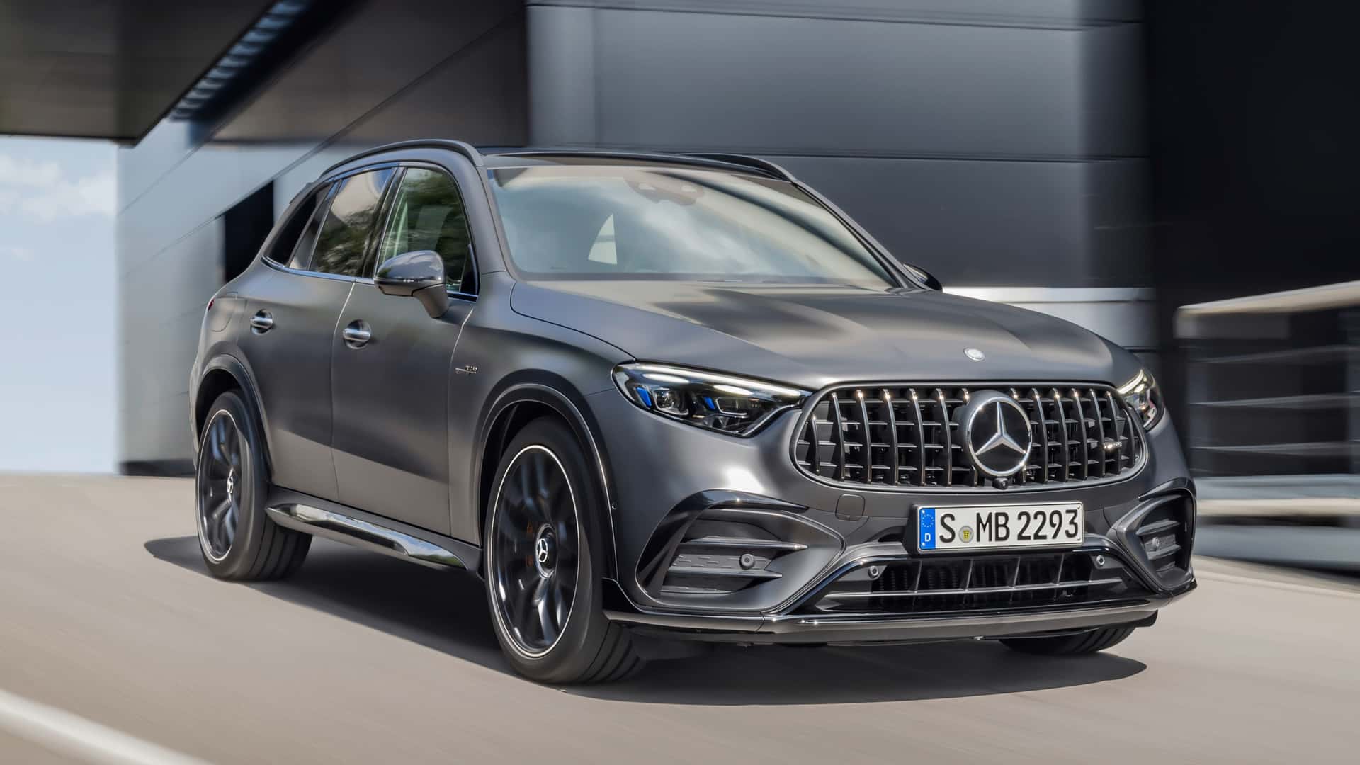 Потужні гібридні кросовери: Mercedes показав AMG-версії GLC | Autogeek