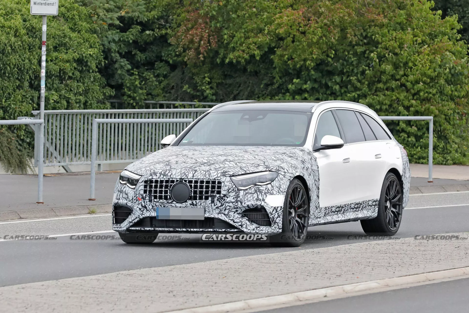Mercedes-AMG тестує одразу два нових плагін-гібридних E-Class | Autogeek