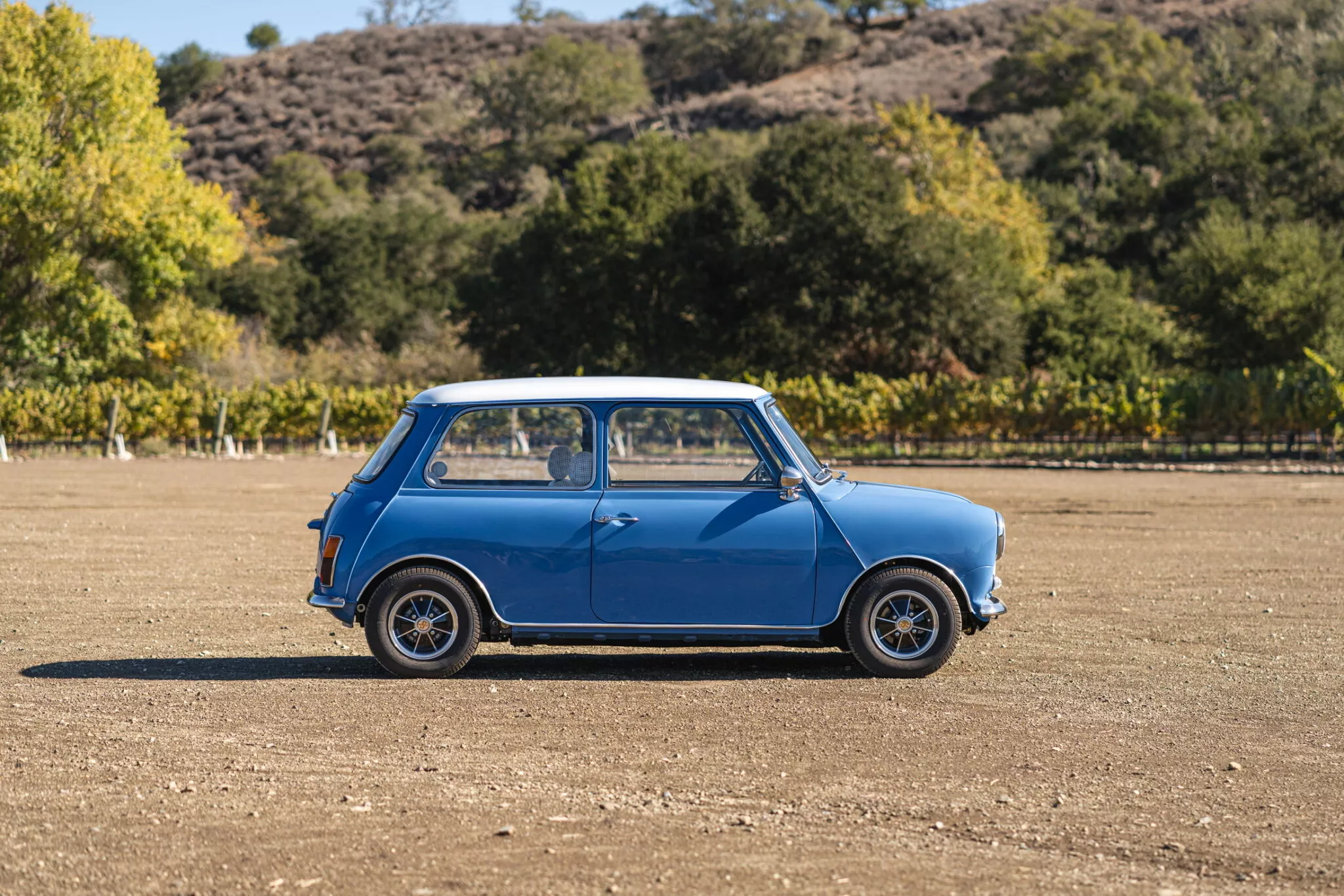 Майже 300 “сил” за $140 000: класичний Mini Cooper схрестили з Tesla ...