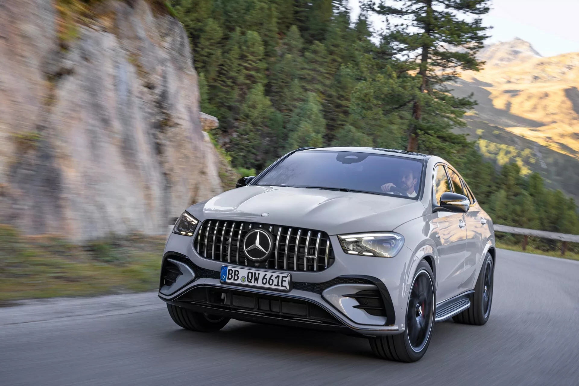 За 4,7 секунди до сотні: кросовер Mercedes-AMG GLE 53 отримав плагін ...