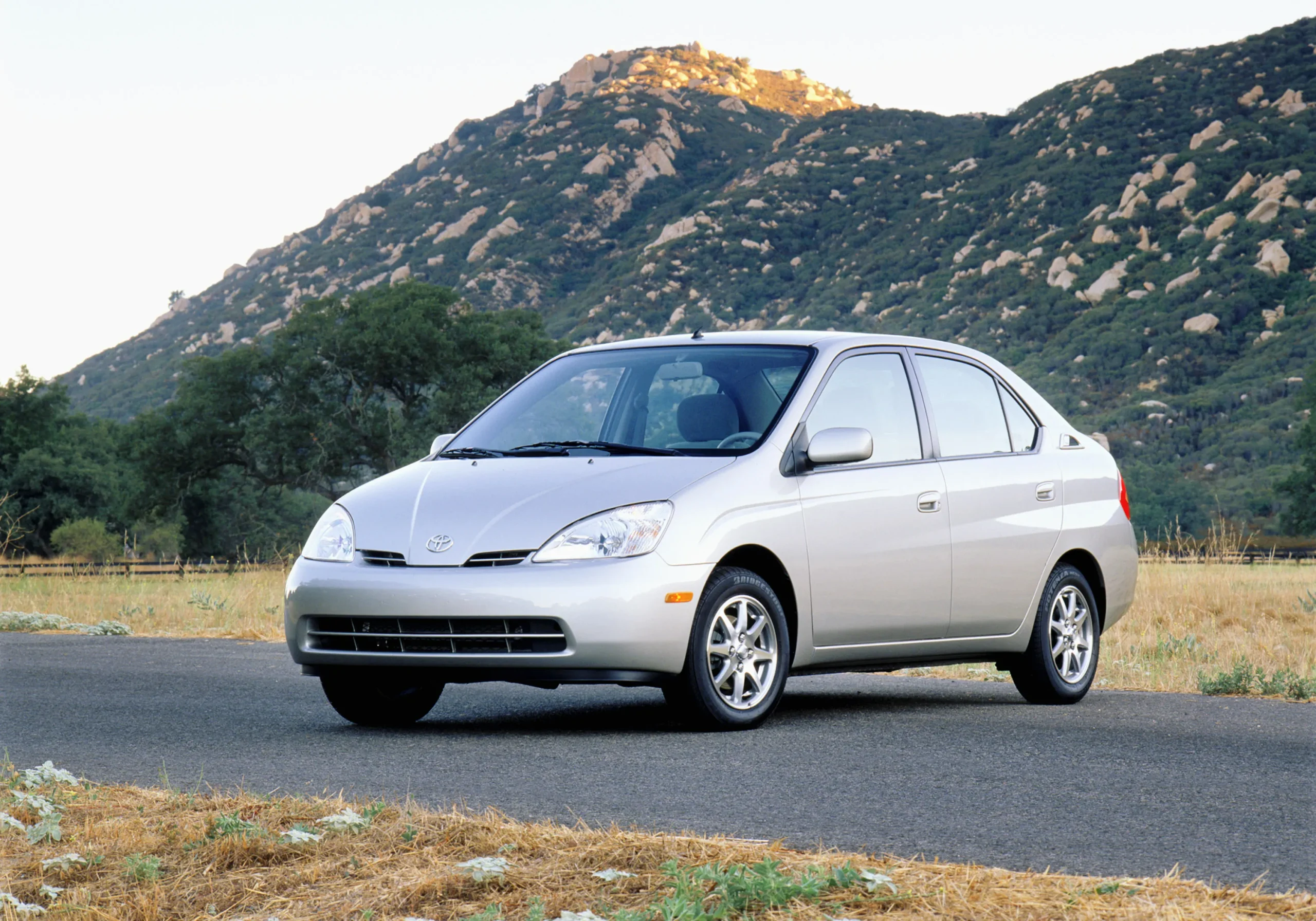 Задіють матеріали з перших Prius: Toyota переходить на використання ...