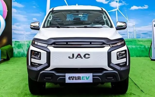 З запасом ходу у 500 км: електричний пікап JAC Hunter EV отримав ...