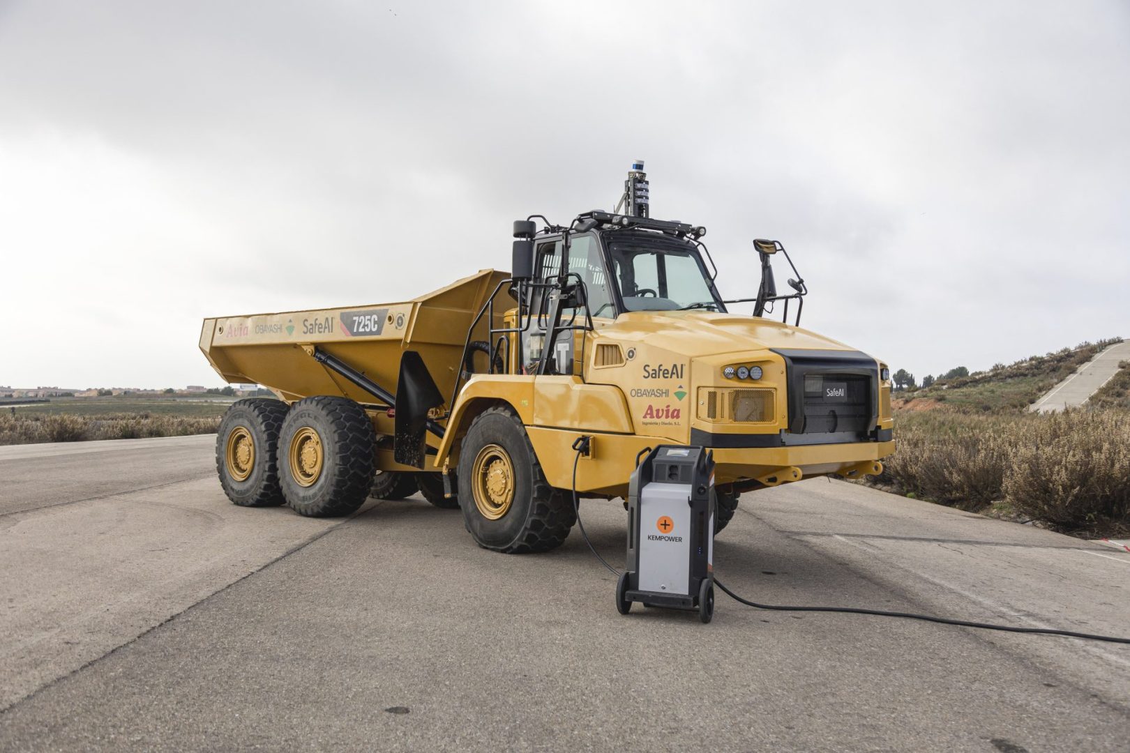 Задіяли штучний інтелект електрична вантажівка вперше отримала автопілот Читайте на Ukr Net