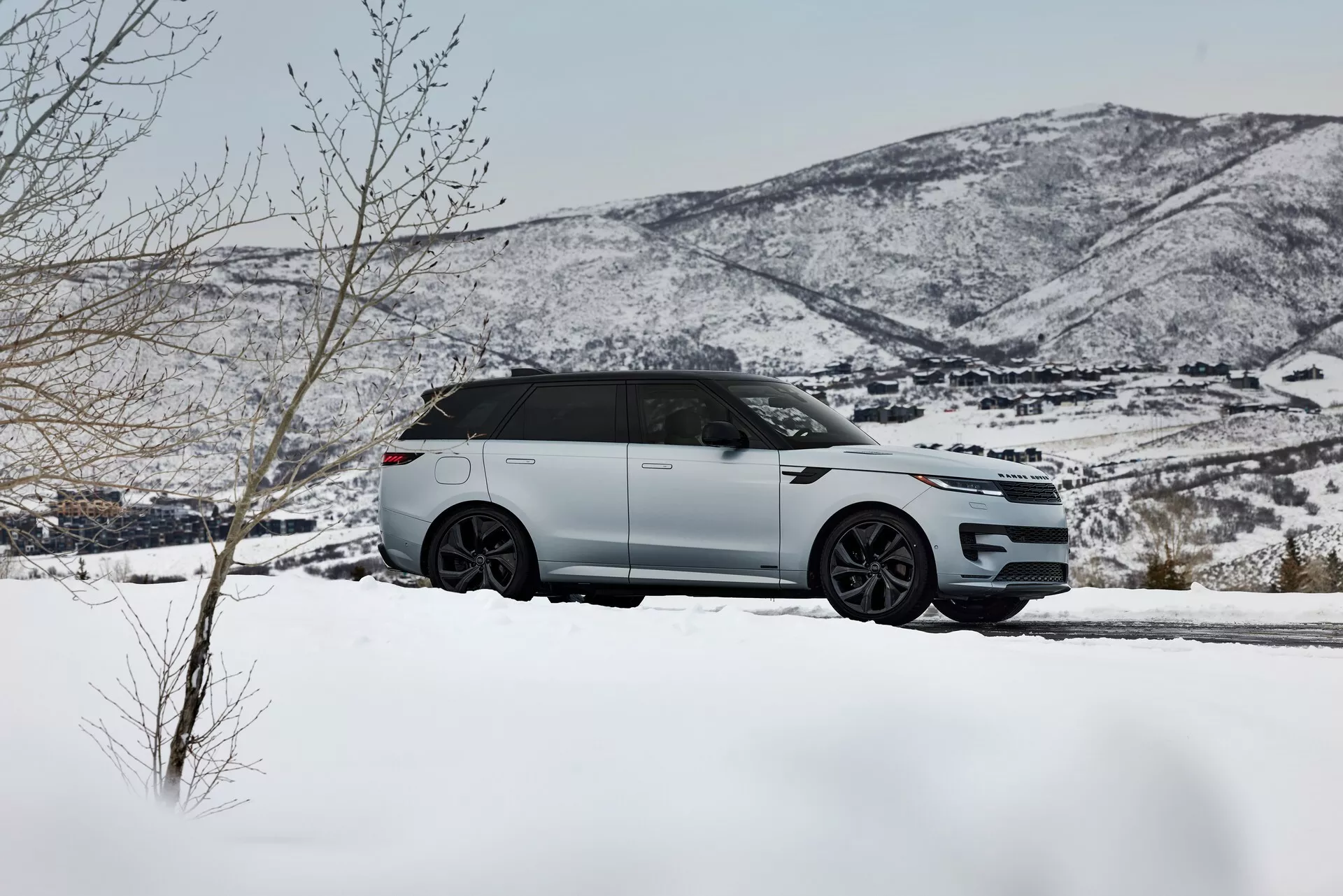 За $169 000: унікальний плагін-гібрид Range Rover Sport представили ...