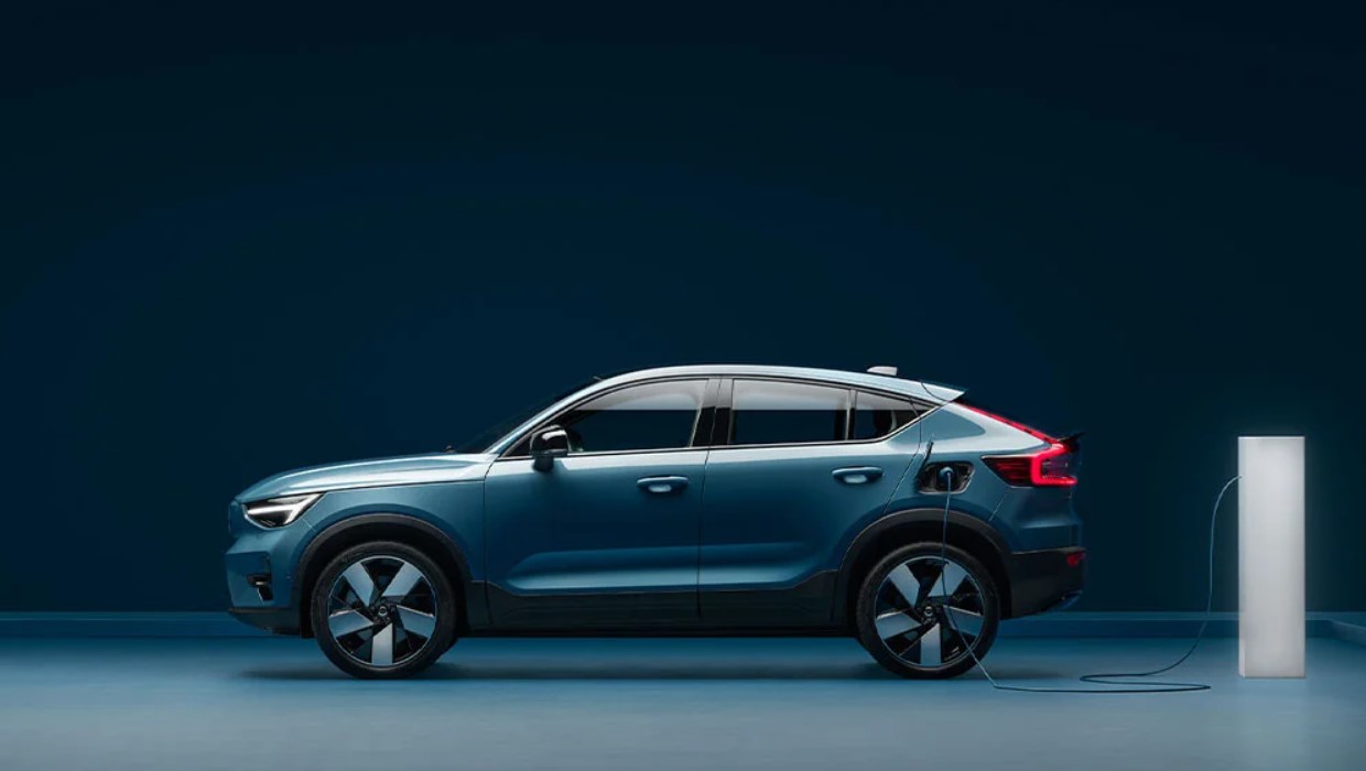 Volvo припиняє випуск популярного електричного кросовера і перейменовує ...