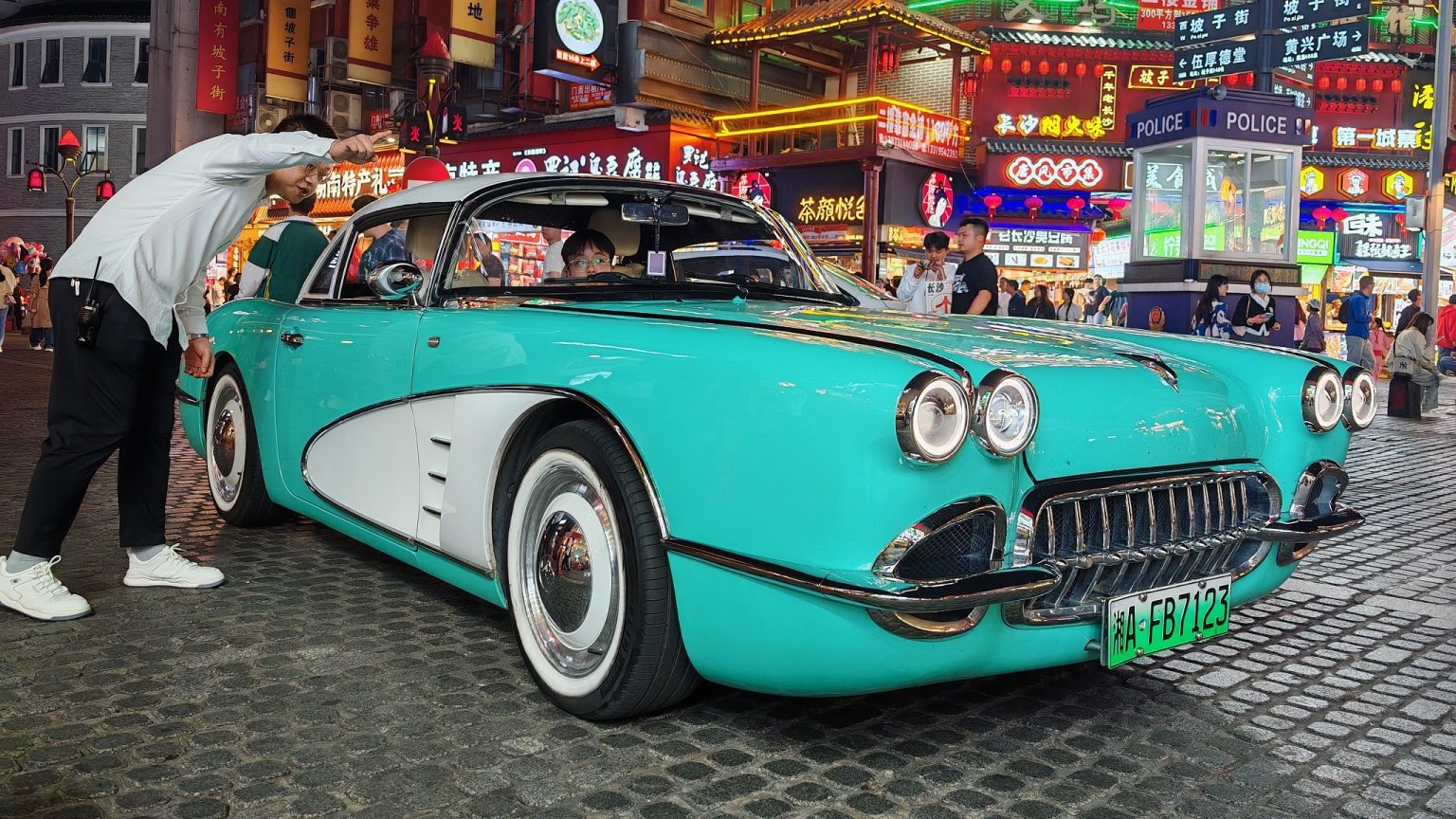 Копіюють навіть ретрокари: представлено гібрид Songsan SS Dolphin у ...