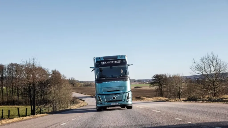 Розроблено для міста: Volvo представила нову електричну вантажівку ...